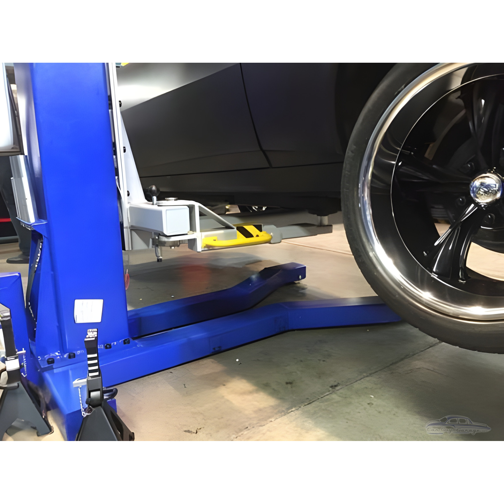 Mobile Single Post Car Lift - 6000 lbs Capacity, Low Profile