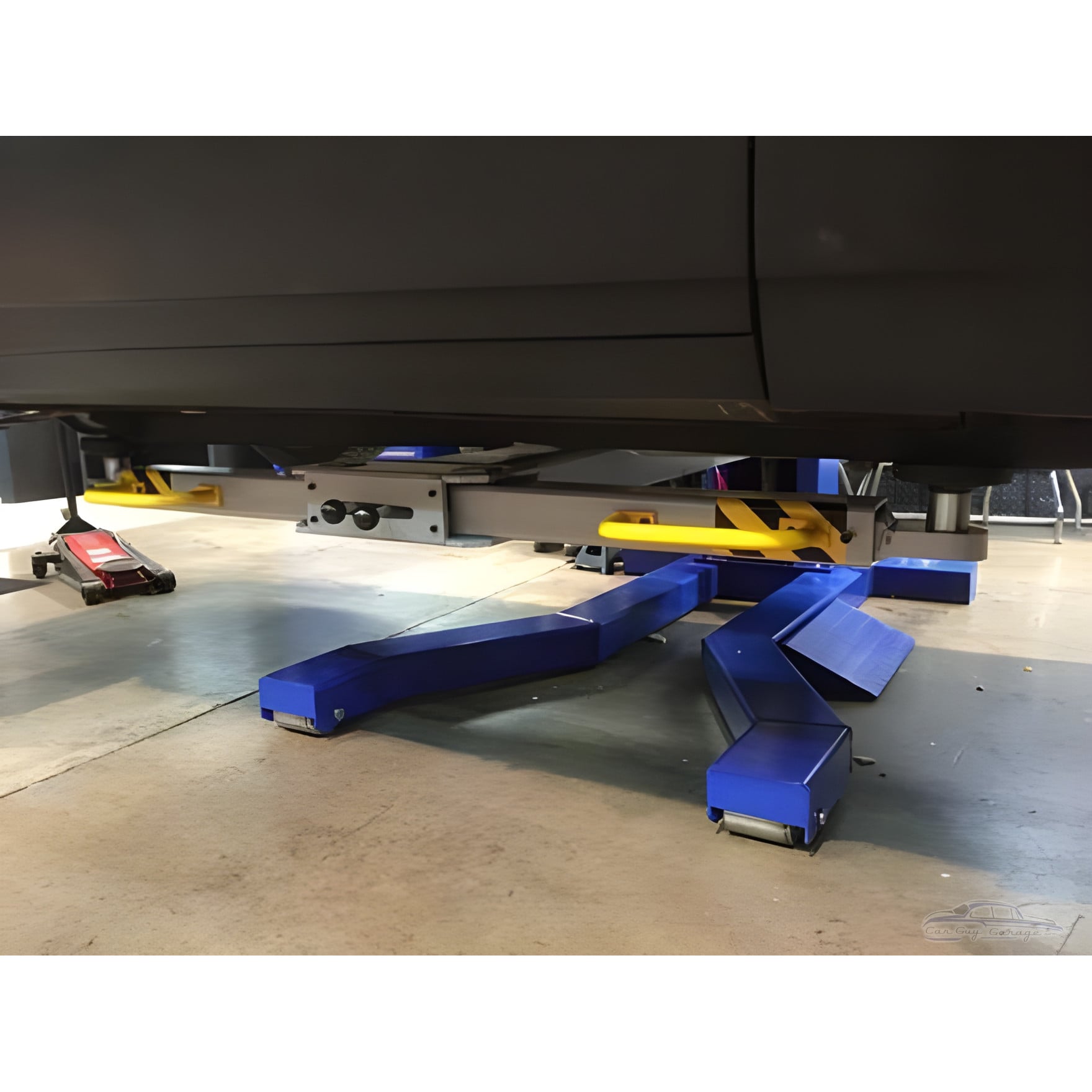 Mobile Single Post Car Lift - 6000 lbs Capacity, Low Profile